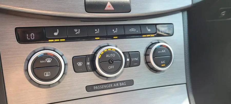 Melns Volkswagen Passat B7 2014 Rīga, ar dzinēja tilpumu 2.00 L un nobraukumu 215 tūkst. km par 8900 €, foto 22 vietnē AUTOMOTO.COM.LV