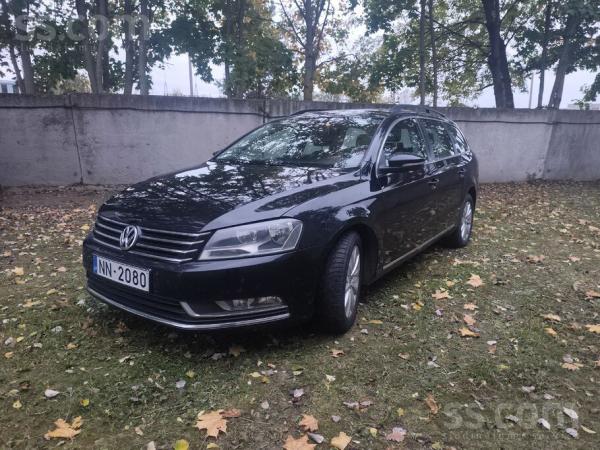 Volkswagen Passat B7 2014 in Riga on AUTOMOTO.COM.LV Black Volkswagen Passat B7 2014 in Riga, with an engine capacity of 2.00 L and mileage of 440 thousand km for 3200 ā¬, photo 3 on AUTOMOTO.COM.LV