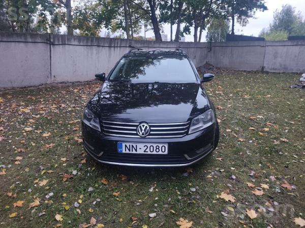 Volkswagen Passat B7 2014 in Riga on AUTOMOTO.COM.LV Black Volkswagen Passat B7 2014 in Riga, with an engine capacity of 2.00 L and mileage of 440 thousand km for 3200 ā¬, photo 5 on AUTOMOTO.COM.LV