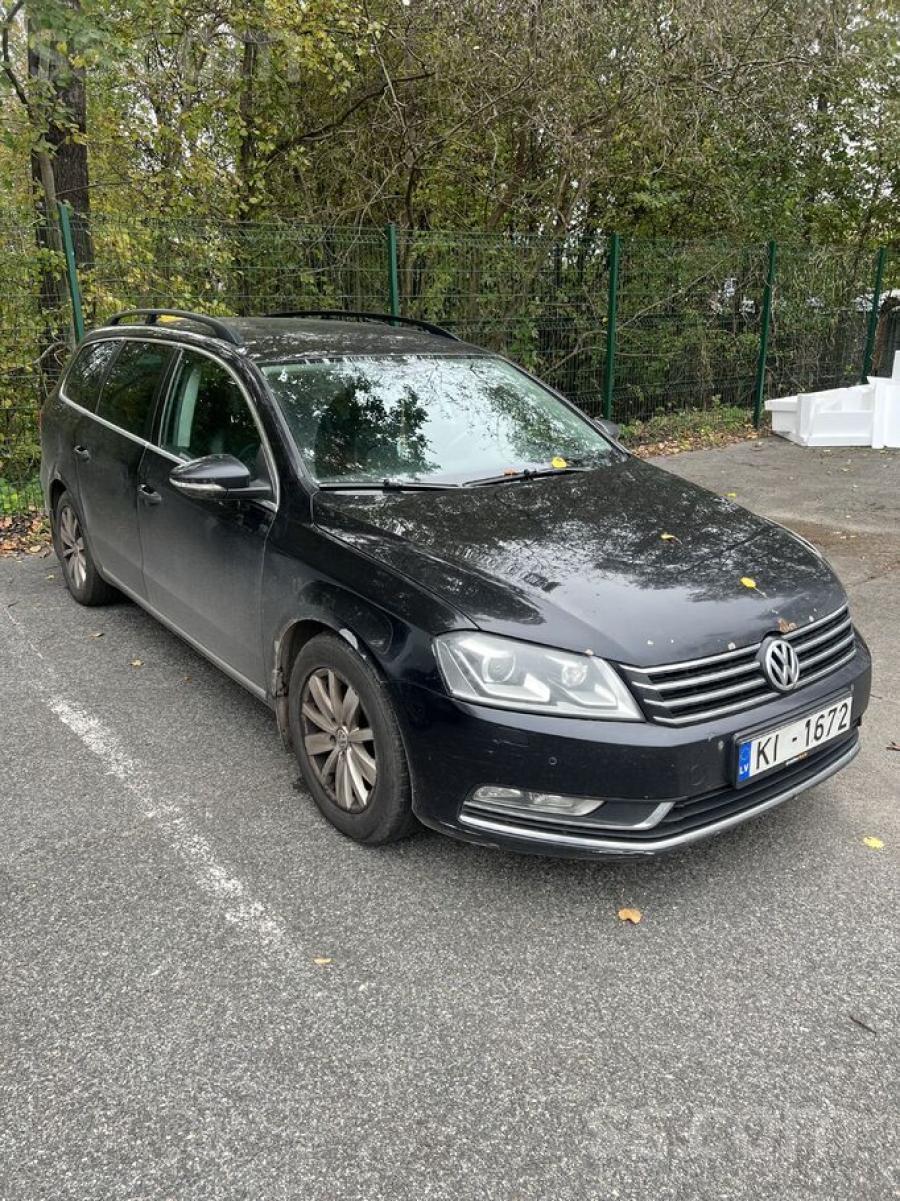 Black Volkswagen Passat B7 2014 in Riga, with an engine capacity of 2.00 L and mileage of 628 thousand km for 1500 €, photo 4 on AUTOMOTO.COM.LV