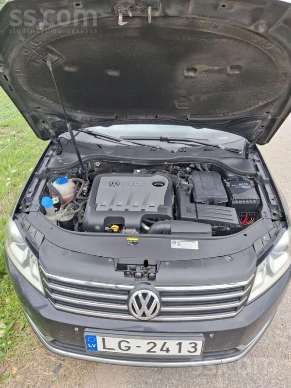Black Volkswagen Passat B7 2015 in Riga, with an engine capacity of 2.00 L and mileage of 316 thousand km for 4900 €, photo 3 on AUTOMOTO.COM.LV
