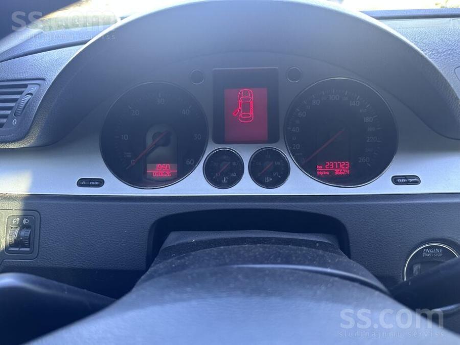 Zils Volkswagen Passat B7 2009 Talsi, ar dzinēja tilpumu 2.00 L un nobraukumu 240 tūkst. km par 1000 €, foto 8 vietnē AUTOMOTO.COM.LV