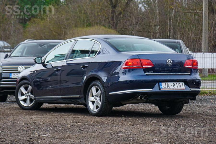 Blue Volkswagen Passat B7 2012 in Riga, with an engine capacity of 1.80 L and mileage of 281 thousand km for 2190 €, photo 3 on AUTOMOTO.COM.LV