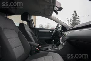 Blue Volkswagen Passat B7 2012 in Riga, with an engine capacity of 1.80 L and mileage of 281 thousand km for 2190 €, photo 5 on AUTOMOTO.COM.LV