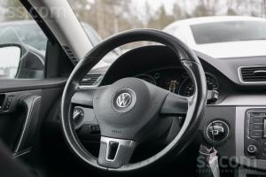 Blue Volkswagen Passat B7 2012 in Riga, with an engine capacity of 1.80 L and mileage of 281 thousand km for 2190 €, photo 10 on AUTOMOTO.COM.LV