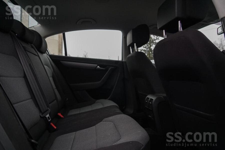 Blue Volkswagen Passat B7 2012 in Riga, with an engine capacity of 1.80 L and mileage of 281 thousand km for 2190 €, photo 16 on AUTOMOTO.COM.LV