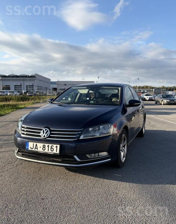 Blue Volkswagen Passat B7 2012 in Riga, with an engine capacity of 1.80 L and mileage of 323 thousand km for 2850 €, photo 1 on AUTOMOTO.COM.LV
