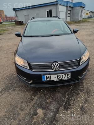 Blue Volkswagen Passat B7 2013 in Limbazi, with an engine capacity of 1.60 L and mileage of 441 thousand km for 5200 €, photo 5 on AUTOMOTO.COM.LV