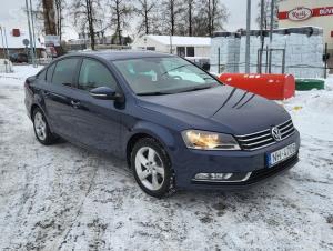 Zils Volkswagen Passat B7 2013 Jelgava, ar dzinēja tilpumu 1.60 L un nobraukumu 321 tūkst. km par 4350 €, foto  vietnē AUTOMOTO.COM.LV