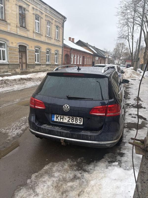 Zils Volkswagen Passat B7 2010 Daugavpils, ar dzinēja tilpumu 2.00 L un nobraukumu 380 tūkst. km par 2999 €, foto 2 vietnē AUTOMOTO.COM.LV