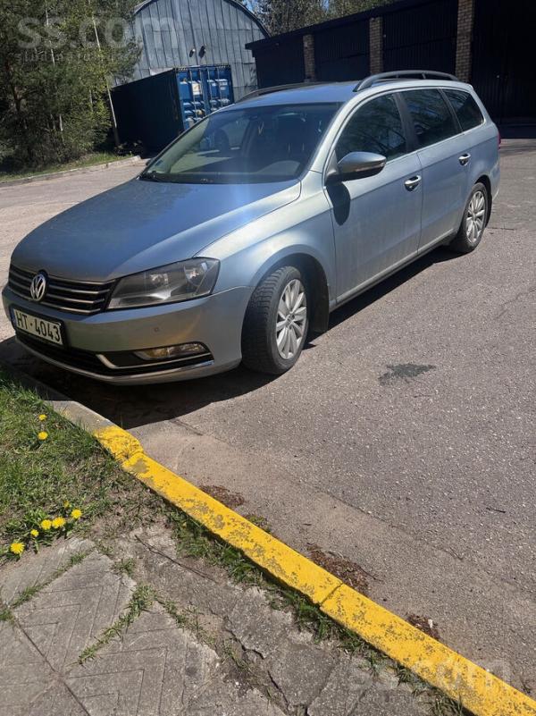 Blue Volkswagen Passat B7 2011 in Riga, with an engine capacity of 2.00 L and mileage of 225 thousand km for 3800 €, photo 2 on AUTOMOTO.COM.LV