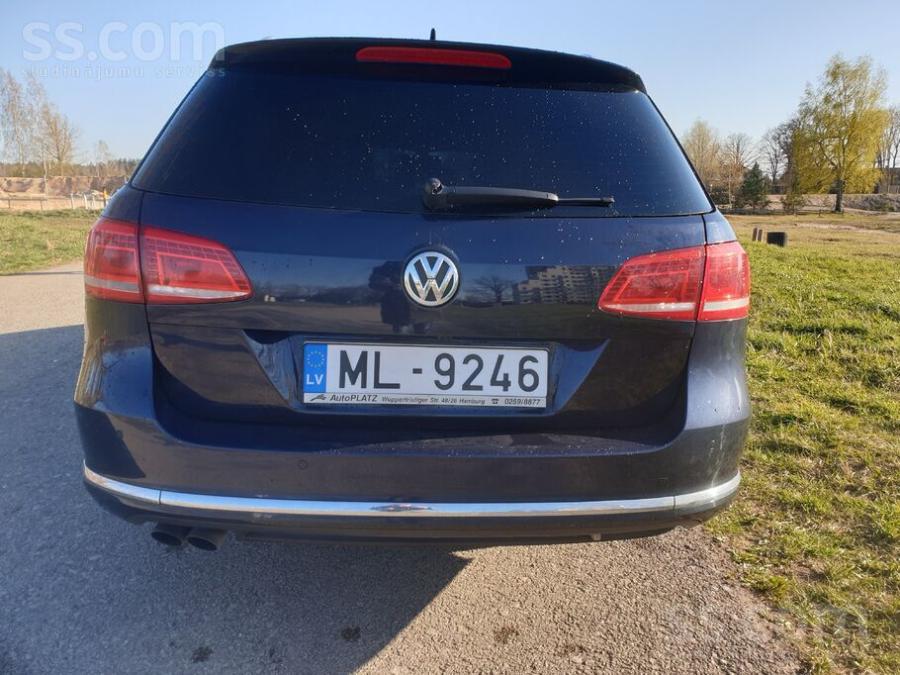 Blue Volkswagen Passat B7 2011 in Riga, with an engine capacity of 2.00 L and mileage of 340 thousand km for 3970 €, photo 3 on AUTOMOTO.COM.LV
