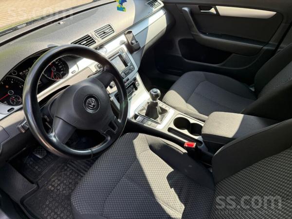 Zils Volkswagen Passat B7 2011 Rēzekne, ar dzinēja tilpumu 2.00 L un nobraukumu 256 tūkst. km par 4200 €, foto 6 vietnē AUTOMOTO.COM.LV