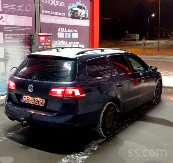 Zils Volkswagen Passat B7 2011 Daugavpils, ar dzinēja tilpumu 2.00 L un nobraukumu 393 tūkst. km par 2750 €, foto 4 vietnē AUTOMOTO.COM.LV