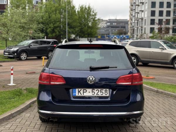 Blue Volkswagen Passat B7 2011 in Riga, with an engine capacity of 2.00 L and mileage of 322 thousand km for 4290 €, photo 4 on AUTOMOTO.COM.LV