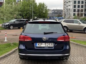 Zils Volkswagen Passat B7 2011 Rīga, ar dzinēja tilpumu 2.00 L un nobraukumu 322 tūkst. km par 4290 €, foto 5 vietnē AUTOMOTO.COM.LV