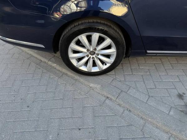 Blue Volkswagen Passat B7 2011 in Riga, with an engine capacity of 2.00 L and mileage of 357 thousand km for 4490 €, photo 9 on AUTOMOTO.COM.LV