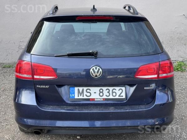 Blue Volkswagen Passat B7 2011 in Riga, with an engine capacity of 1.60 L and mileage of 497 thousand km for 2150 €, photo 4 on AUTOMOTO.COM.LV