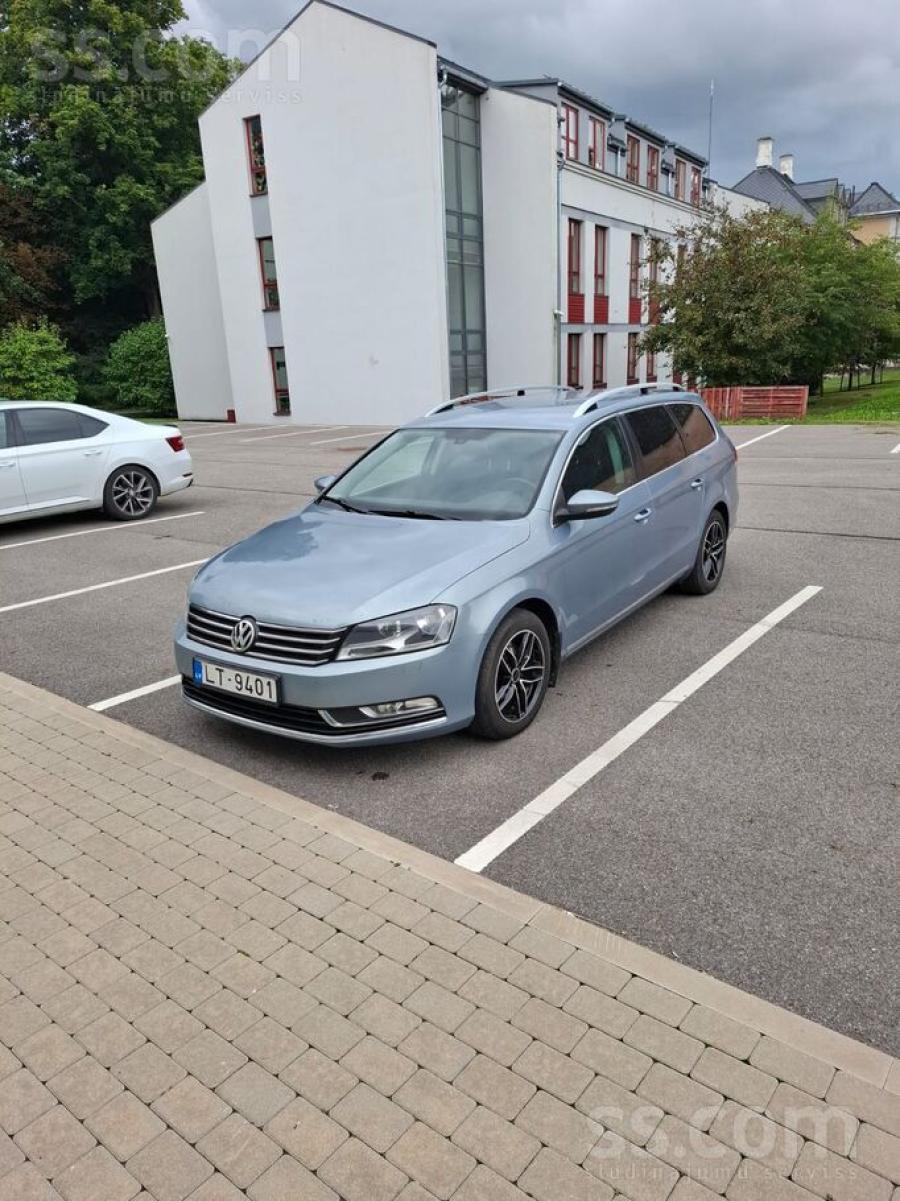 Zils Volkswagen Passat B7 2011 Bauska, ar dzinēja tilpumu 2.00 L un nobraukumu 230 tūkst. km par 5200 €, foto 1 vietnē AUTOMOTO.COM.LV