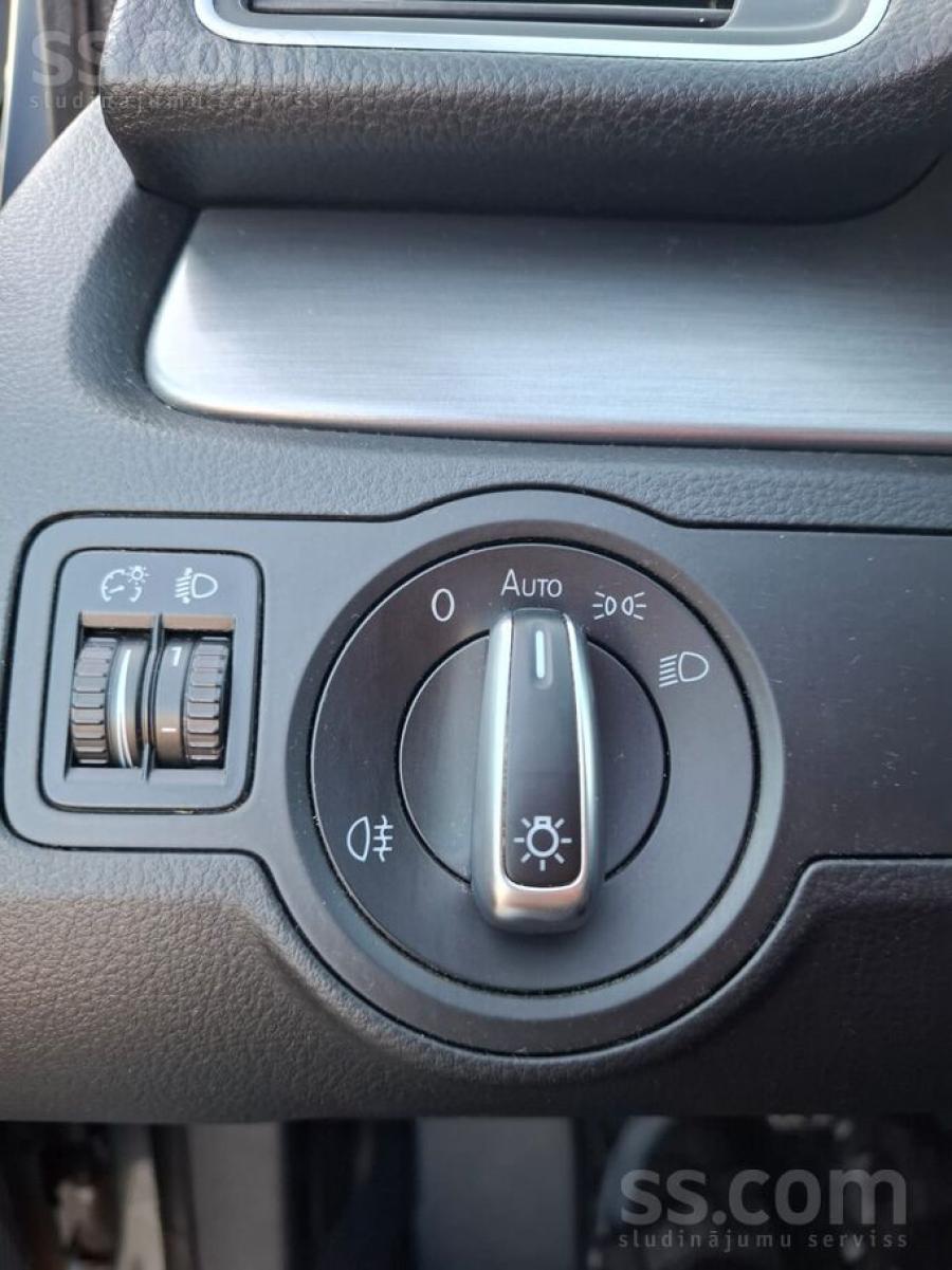 Zils Volkswagen Passat B7 2011 Bauska, ar dzinēja tilpumu 2.00 L un nobraukumu 230 tūkst. km par 5200 €, foto 9 vietnē AUTOMOTO.COM.LV