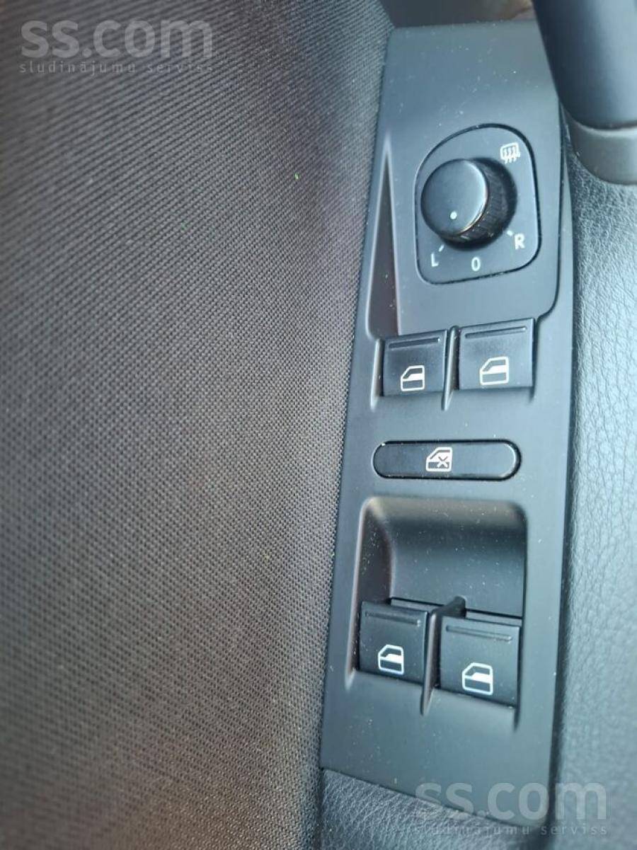 Zils Volkswagen Passat B7 2011 Bauska, ar dzinēja tilpumu 2.00 L un nobraukumu 230 tūkst. km par 5200 €, foto 10 vietnē AUTOMOTO.COM.LV