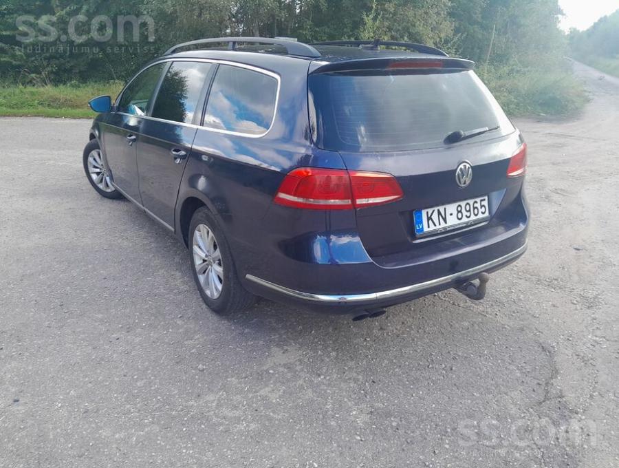 Blue Volkswagen Passat B7 2011 in Valmiera, with an engine capacity of 2.00 L and mileage of 493 thousand km for 2900 €, photo 4 on AUTOMOTO.COM.LV