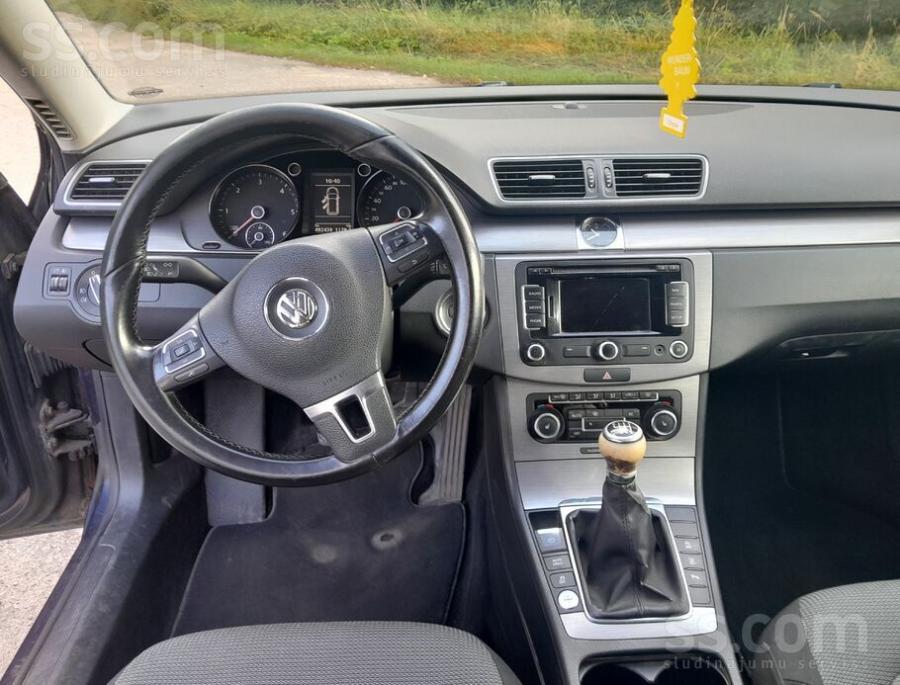 Blue Volkswagen Passat B7 2011 in Valmiera, with an engine capacity of 2.00 L and mileage of 493 thousand km for 2900 €, photo 7 on AUTOMOTO.COM.LV