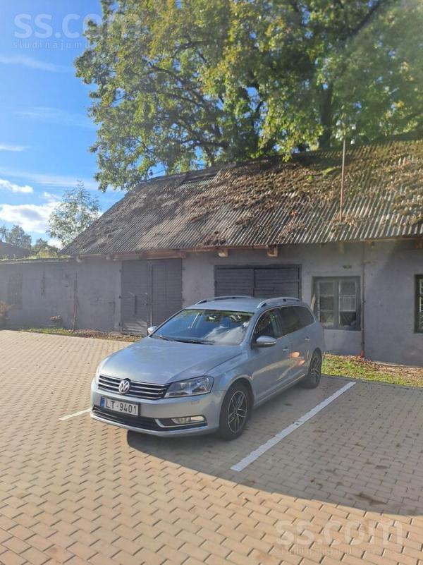 Blue Volkswagen Passat B7 2011 in Bauska, with an engine capacity of 2.00 L and mileage of 230 thousand km for 4700 €, photo 1 on AUTOMOTO.COM.LV