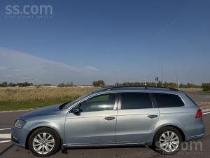 Blue Volkswagen Passat B7 2011 in Bauska, with an engine capacity of 2.00 L and mileage of 333 thousand km for 5490 €, photo 4 on AUTOMOTO.COM.LV