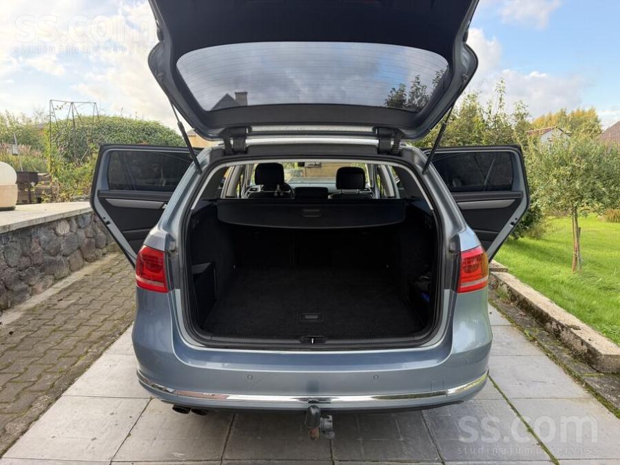 Blue Volkswagen Passat B7 2011 in Bauska, with an engine capacity of 2.00 L and mileage of 333 thousand km for 5490 €, photo 5 on AUTOMOTO.COM.LV