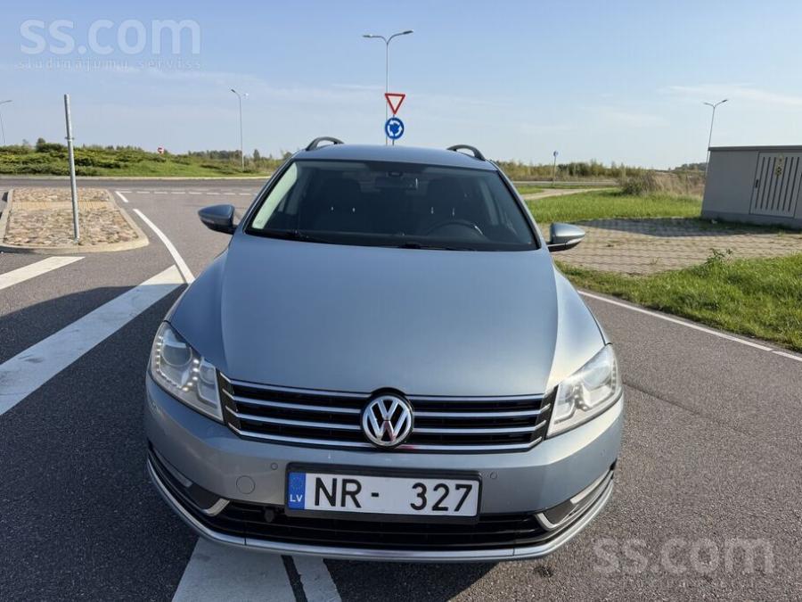 Blue Volkswagen Passat B7 2011 in Bauska, with an engine capacity of 2.00 L and mileage of 333 thousand km for 5490 €, photo 6 on AUTOMOTO.COM.LV