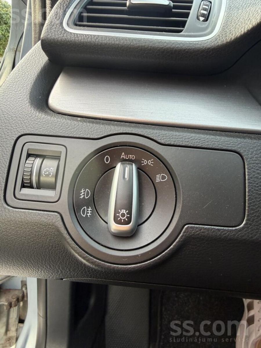 Blue Volkswagen Passat B7 2011 in Bauska, with an engine capacity of 2.00 L and mileage of 333 thousand km for 5490 €, photo 11 on AUTOMOTO.COM.LV