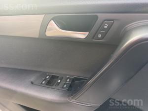 Blue Volkswagen Passat B7 2011 in Bauska, with an engine capacity of 2.00 L and mileage of 333 thousand km for 5490 €, photo 14 on AUTOMOTO.COM.LV