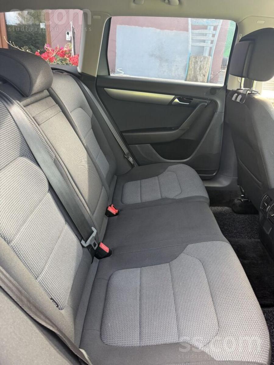 Blue Volkswagen Passat B7 2011 in Bauska, with an engine capacity of 2.00 L and mileage of 333 thousand km for 5490 €, photo 15 on AUTOMOTO.COM.LV