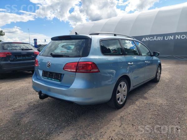 Zils Volkswagen Passat B7 2012 Cēsis, ar dzinēja tilpumu 1.60 L un nobraukumu 279 tūkst. km par 5500 €, foto 3 vietnē AUTOMOTO.COM.LV