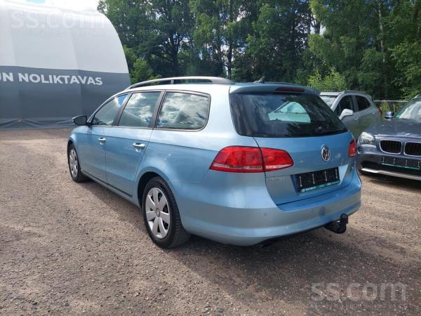 Zils Volkswagen Passat B7 2012 Cēsis, ar dzinēja tilpumu 1.60 L un nobraukumu 279 tūkst. km par 5500 €, foto 4 vietnē AUTOMOTO.COM.LV