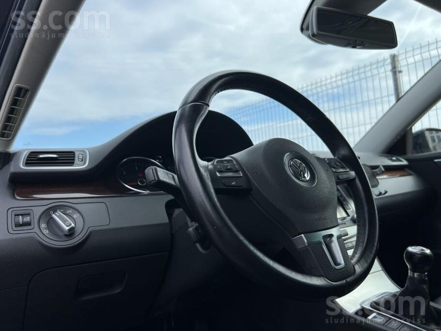 Zils Volkswagen Passat B7 2012 Tukums, ar dzinēja tilpumu 2.00 L un nobraukumu 0 tūkst. km par 4890 €, foto 11 vietnē AUTOMOTO.COM.LV
