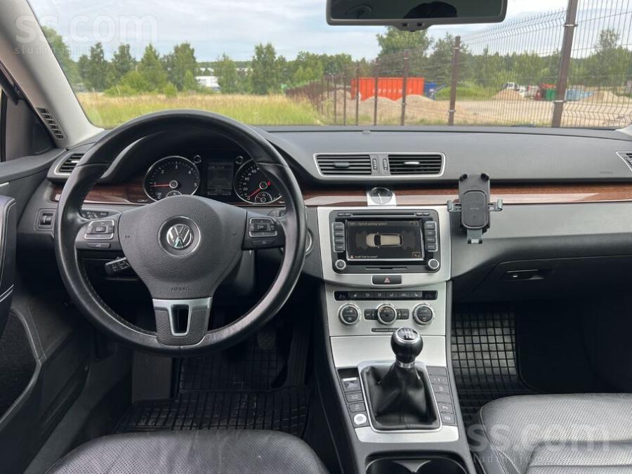 Zils Volkswagen Passat B7 2012 Tukums, ar dzinēja tilpumu 2.00 L un nobraukumu 0 tūkst. km par 4890 €, foto 18 vietnē AUTOMOTO.COM.LV