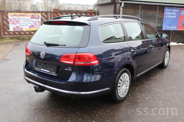 Blue Volkswagen Passat B7 2013 in Liepaja, with an engine capacity of 1.60 L and mileage of 248 thousand km for 7200 €, photo 4 on AUTOMOTO.COM.LV