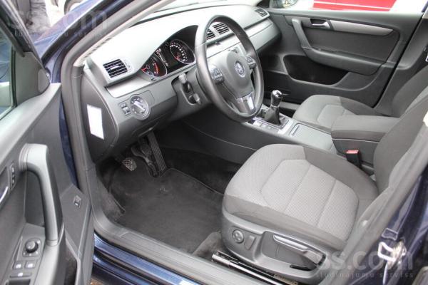 Blue Volkswagen Passat B7 2013 in Liepaja, with an engine capacity of 1.60 L and mileage of 248 thousand km for 7200 €, photo 6 on AUTOMOTO.COM.LV