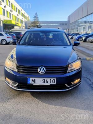 Синий Фольксваген Пассат Б7 2013 в Рига, объемом двигателя 2.00 л и пробегом 301 тыс. км за 4000 €, фото 3 на AUTOMOTO.COM.LV