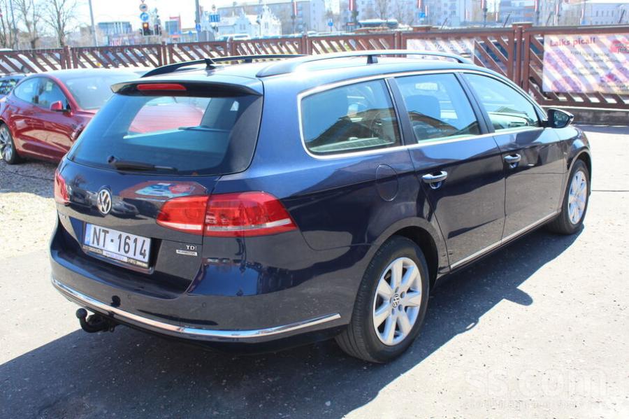 Blue Volkswagen Passat B7 2013 in Liepaja, with an engine capacity of 1.60 L and mileage of 248 thousand km for 7200 €, photo 5 on AUTOMOTO.COM.LV