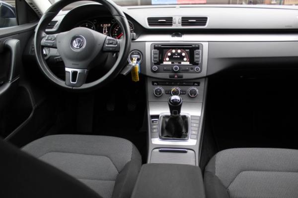 Zils Volkswagen Passat B7 2013 Rīga, ar dzinēja tilpumu 1.60 L un nobraukumu 248 tūkst. km par 7200 €, foto 2 vietnē AUTOMOTO.COM.LV