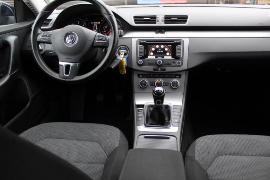 Zils Volkswagen Passat B7 2013 Rīga, ar dzinēja tilpumu 1.60 L un nobraukumu 248 tūkst. km par 7200 €, foto 3 vietnē AUTOMOTO.COM.LV