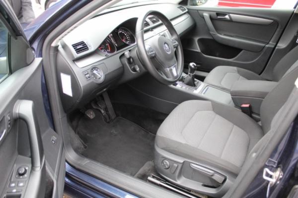 Zils Volkswagen Passat B7 2013 Rīga, ar dzinēja tilpumu 1.60 L un nobraukumu 248 tūkst. km par 7200 €, foto 7 vietnē AUTOMOTO.COM.LV