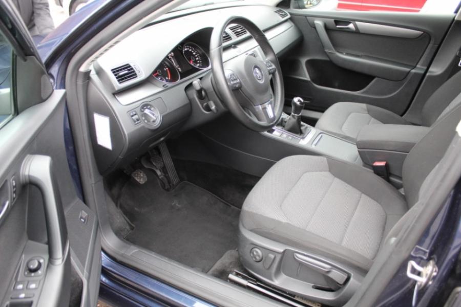 Zils Volkswagen Passat B7 2013 Rīga, ar dzinēja tilpumu 1.60 L un nobraukumu 248 tūkst. km par 7200 €, foto 8 vietnē AUTOMOTO.COM.LV
