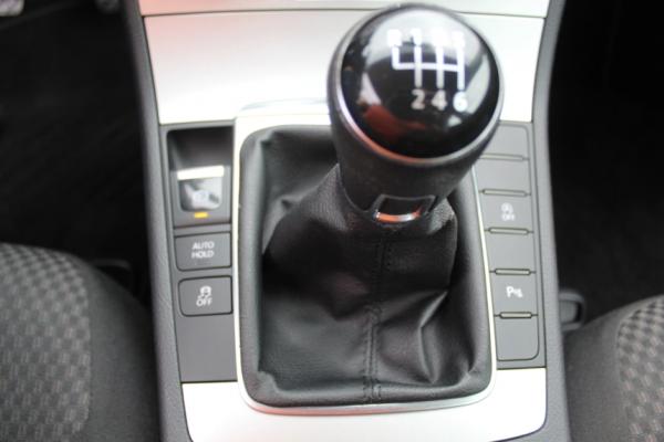 Blue Volkswagen Passat B7 2013 in Riga, with an engine capacity of 1.40 L and mileage of 97 thousand km for 7800 €, photo 3 on AUTOMOTO.COM.LV