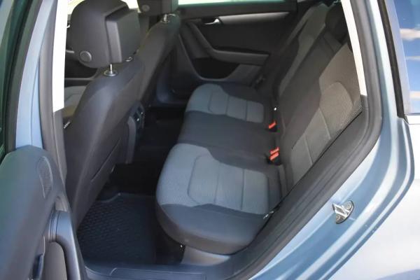 Blue Volkswagen Passat B7 2013 in Talsi, with an engine capacity of 1.40 L and mileage of 143 thousand km for 6900 €, photo 8 on AUTOMOTO.COM.LV