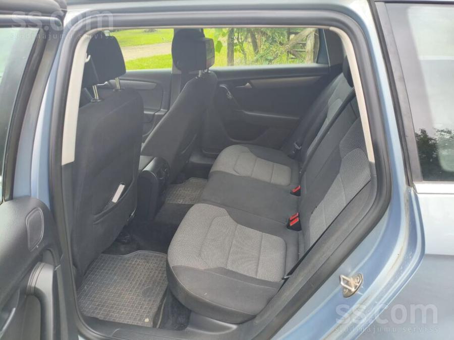 Blue Volkswagen Passat B7 2013 in Riga, with an engine capacity of 2.00 L and mileage of 418 thousand km for 3200 €, photo 5 on AUTOMOTO.COM.LV