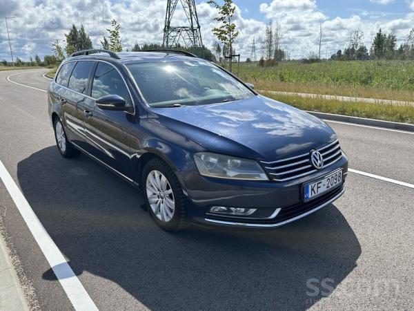 Blue Volkswagen Passat B7 2013 in Liepaja, with an engine capacity of 2.00 L and mileage of 298 thousand km for 6300 €, photo 3 on AUTOMOTO.COM.LV